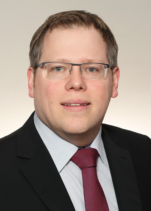 lic. iur. Peter Fäs - SCHIBLI & PARTNER